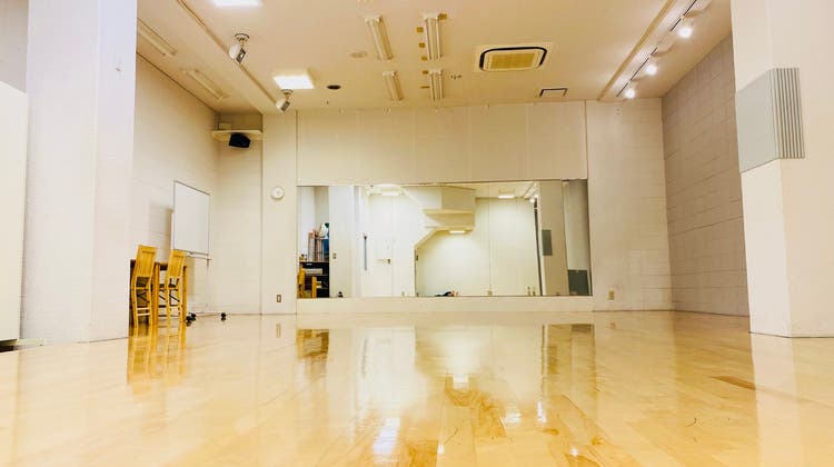 ★リピート多数★【神楽坂駅 徒歩3分】清潔で明るいプライベートスタジオ 天井高3.4m 広々70㎡ スタッフによる丁寧な清掃の写真1