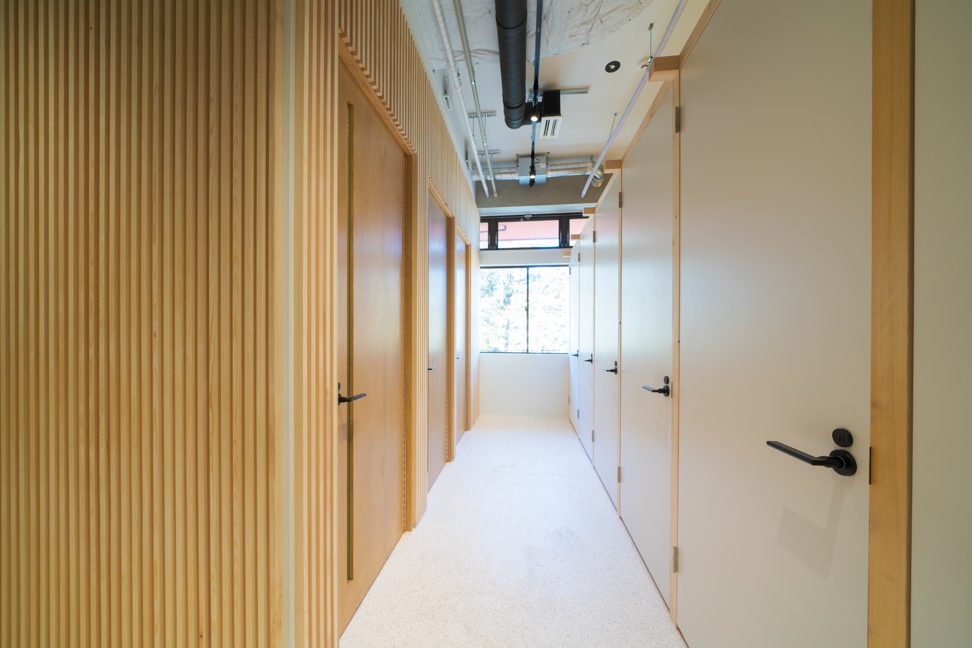 【町田 完全個室・B席】【駐車場無料】Webミーティングや集中作業、自習に最適です！カフェスペースも利用可能の写真5