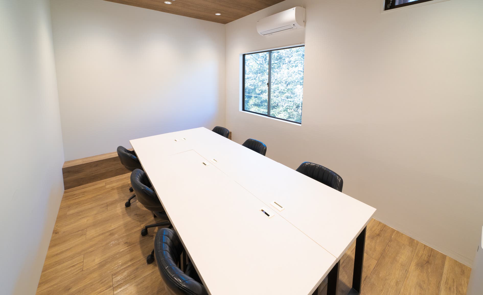 【町田 完全個室・B席】【駐車場無料】Webミーティングや集中作業、自習に最適です！カフェスペースも利用可能の写真23