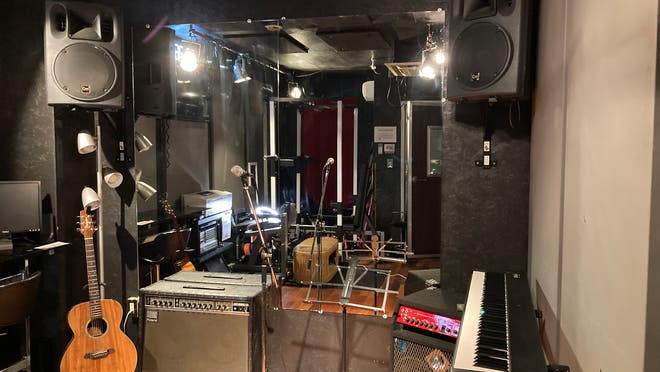 【駅近/無料駐車場有】🎸ボーカルやギター練習ができるCスタジオ🎤個人練習にどうぞの写真2