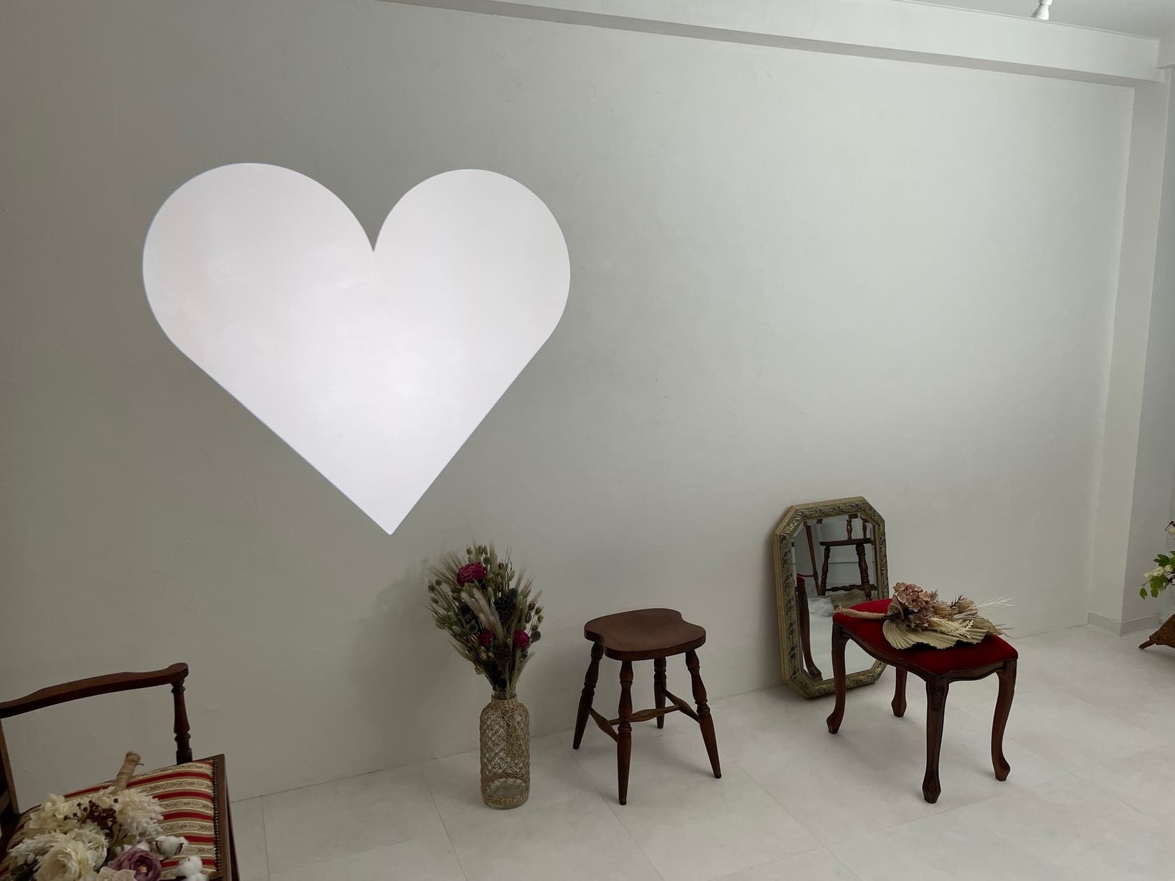 【中野新橋駅徒歩1分】HP完成記念！自然光、全10パターンの背景、アンティーク家具・アーティシャルフラワーの充実した撮影スタジオの写真10