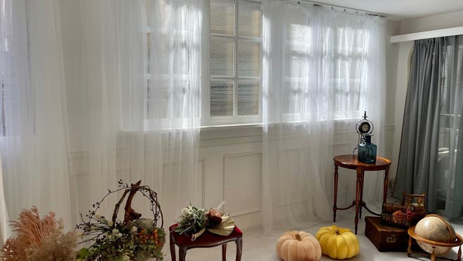 【中野新橋駅徒歩1分】HP完成記念!自然光、全10パターンの背景、アンティーク家具・アーティシャルフラワーの充実した撮影スタジオの写真12