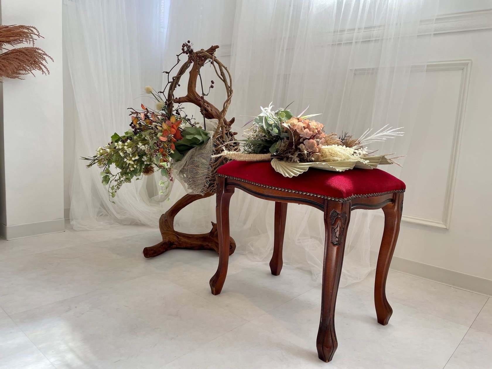 【中野新橋駅徒歩1分】HP完成記念！自然光、全10パターンの背景、アンティーク家具・アーティシャルフラワーの充実した撮影スタジオの写真13