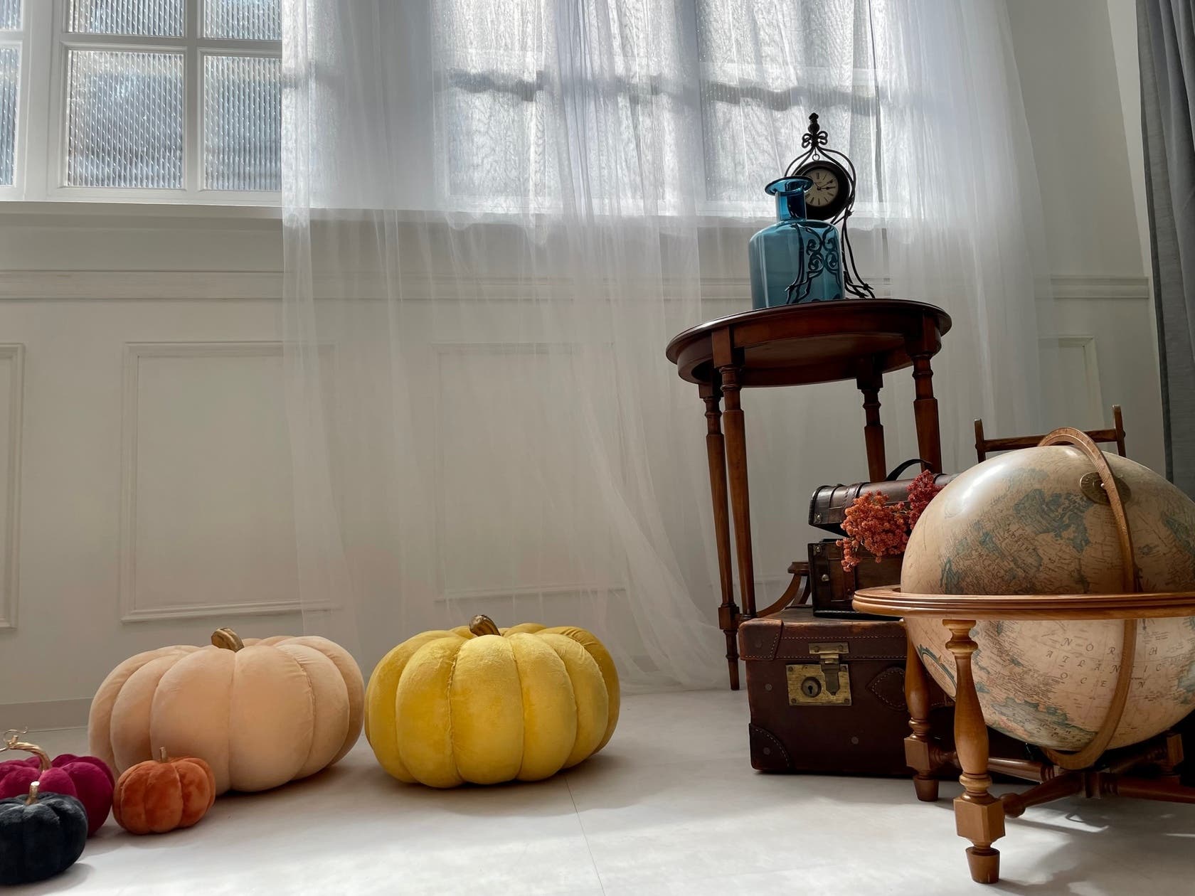 【中野新橋駅徒歩1分】HP完成記念！自然光、全10パターンの背景、アンティーク家具・アーティシャルフラワーの充実した撮影スタジオの写真14