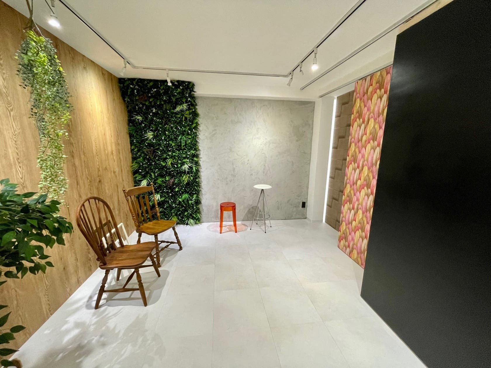 【中野新橋駅徒歩1分】HP完成記念！自然光、全10パターンの背景、アンティーク家具・アーティシャルフラワーの充実した撮影スタジオの写真19