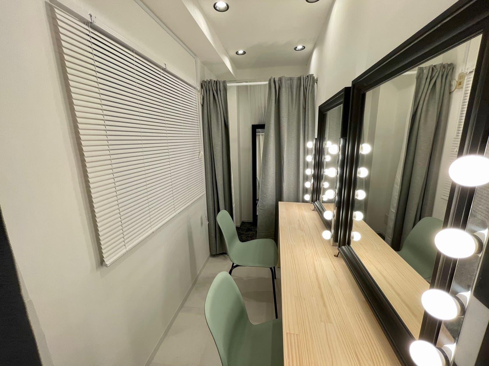 【中野新橋駅徒歩1分】HP完成記念！自然光、全10パターンの背景、アンティーク家具・アーティシャルフラワーの充実した撮影スタジオの写真21