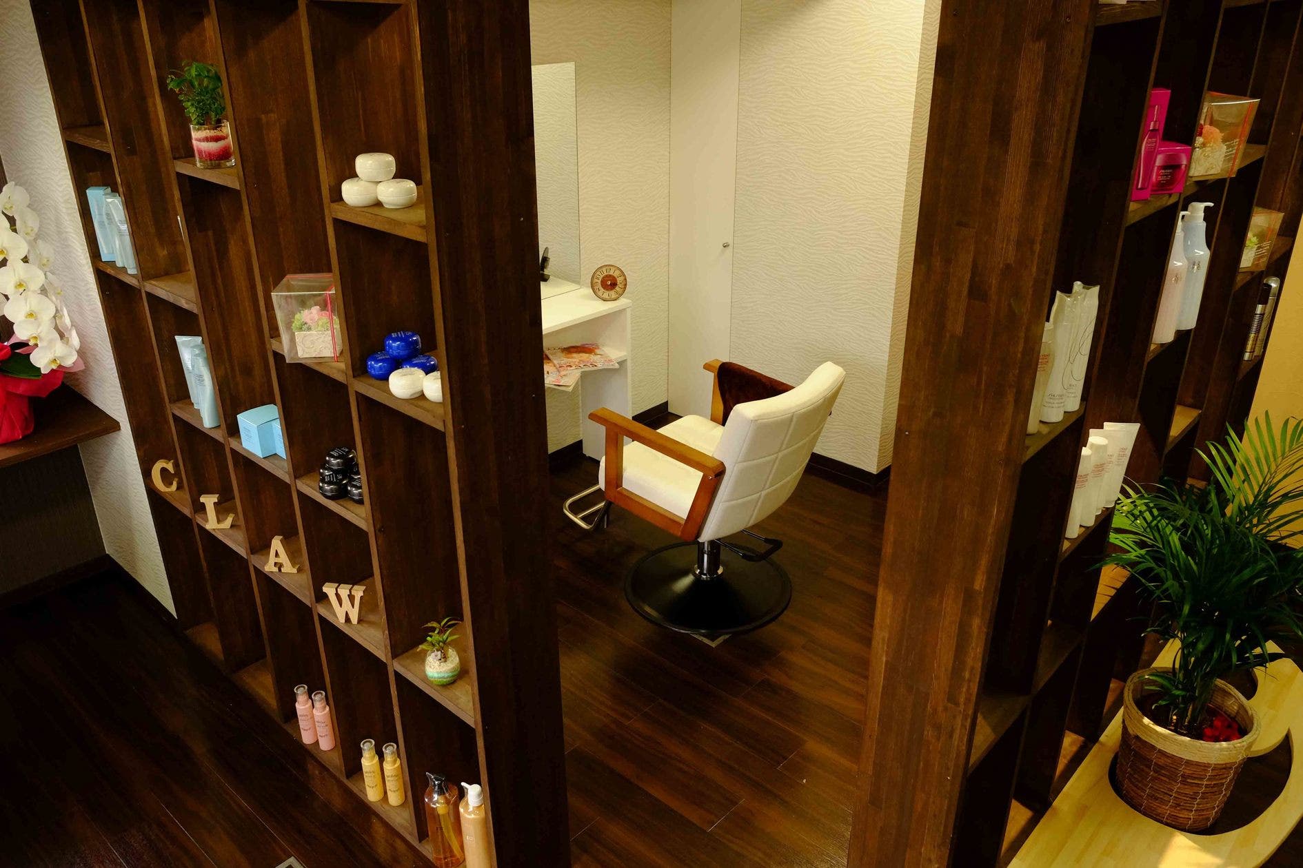 初回1時間300円!!レンタルシェアサロンの写真2