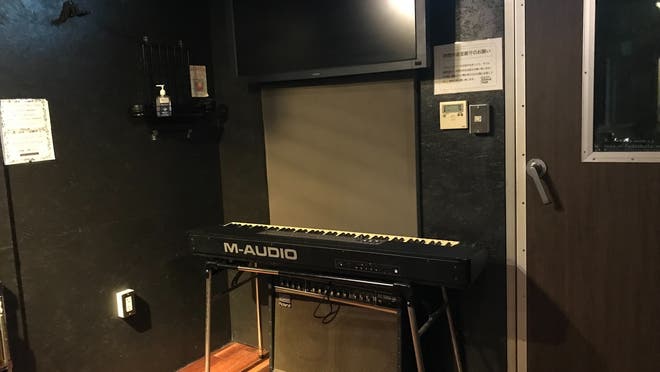 【駅近/無料駐車場有】🎸リーズナブルに利用できるDスタジオ🎶個人練習やバンドレッスンに最適な価格設定と大きさ🎵の写真2