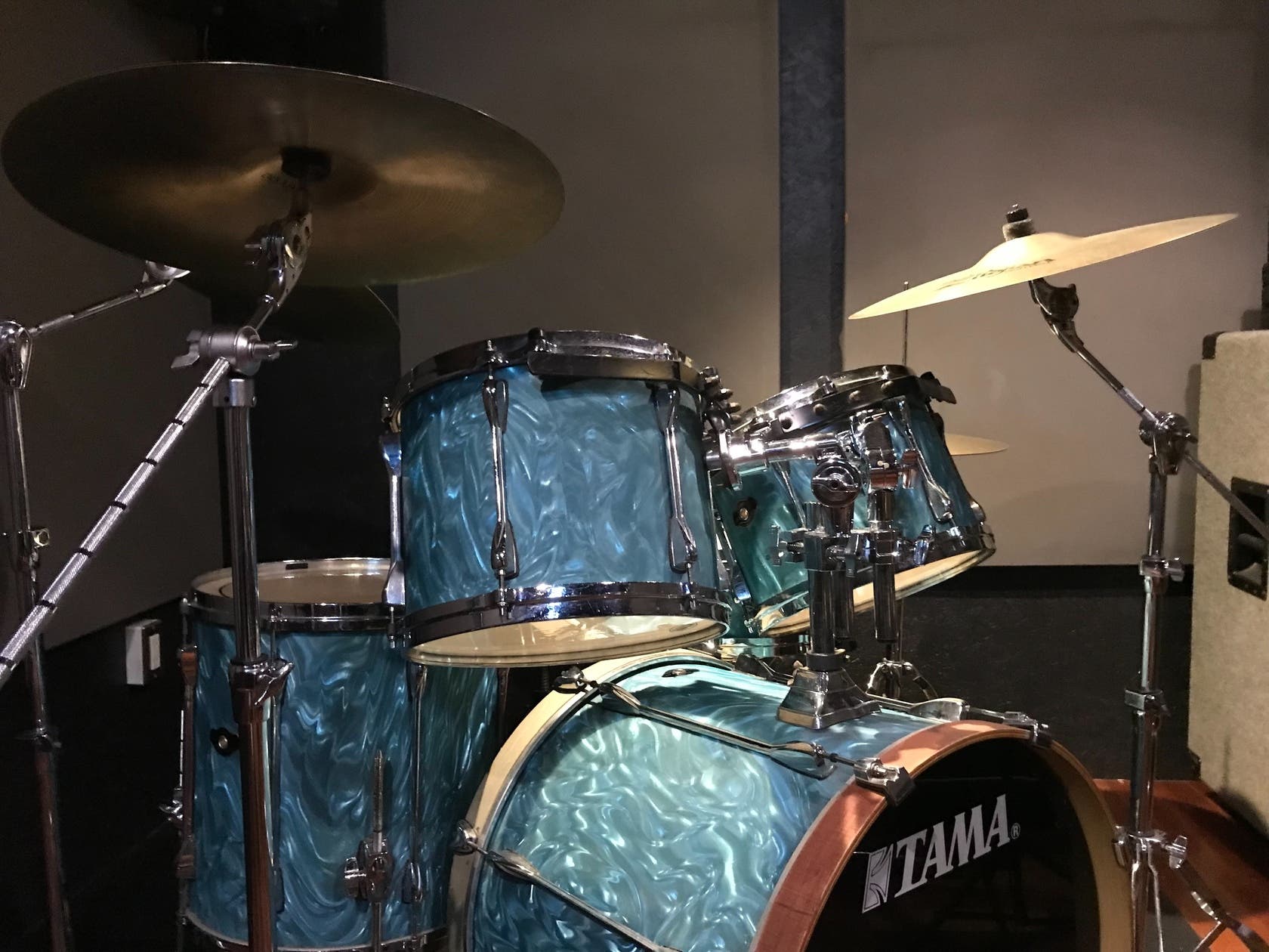 【駅近/無料駐車場有】🎸リーズナブルに利用できるDスタジオ🎶個人練習やバンドレッスンに最適な価格設定と大きさ🎵の写真5