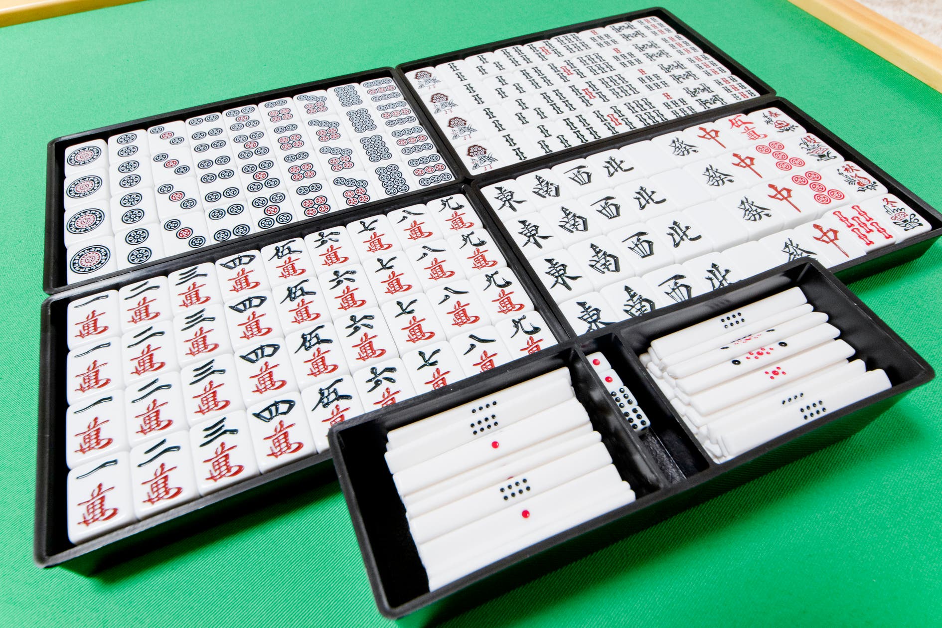 麻雀卓、麻雀牌の画像1