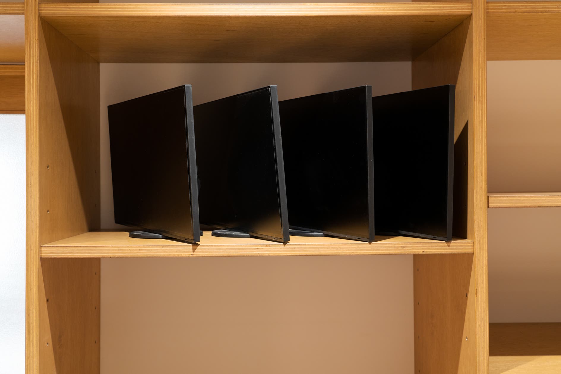 【町田 完全個室・B席】【駐車場無料】Webミーティングや集中作業、自習に最適です！カフェスペースも利用可能の写真25