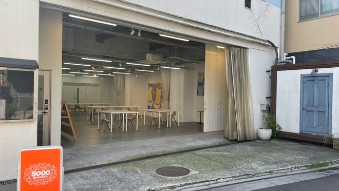 【上野浅草エリア、入谷駅1分】風通し抜群!天井高の白いオシャレ空間!イベント、会議、撮影、舞台、ポップアップショップに の写真1