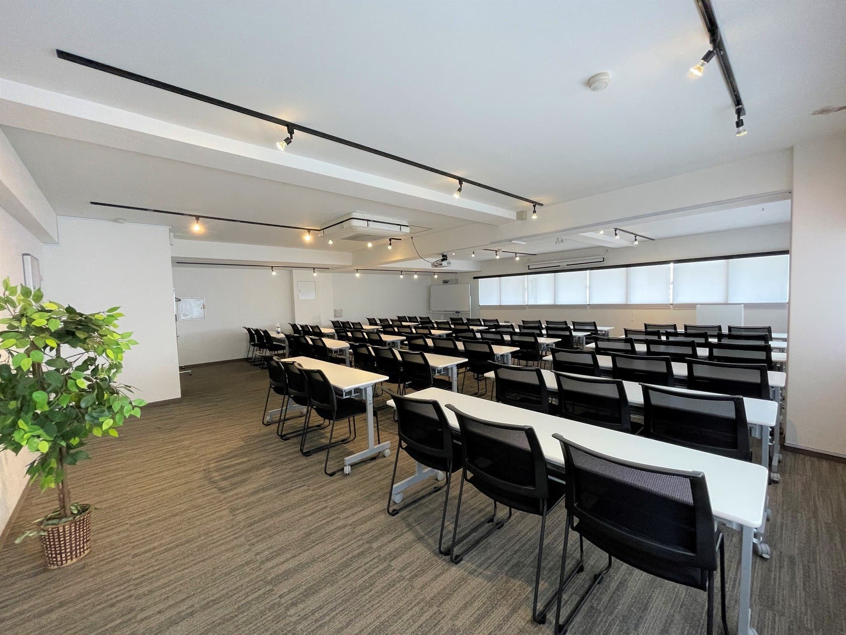 9B【 四谷三丁目駅 1分】室内設備・備品が充実♪WiFi無料！清掃・消毒で衛生面も安心♥便利な駅近会議室の写真5